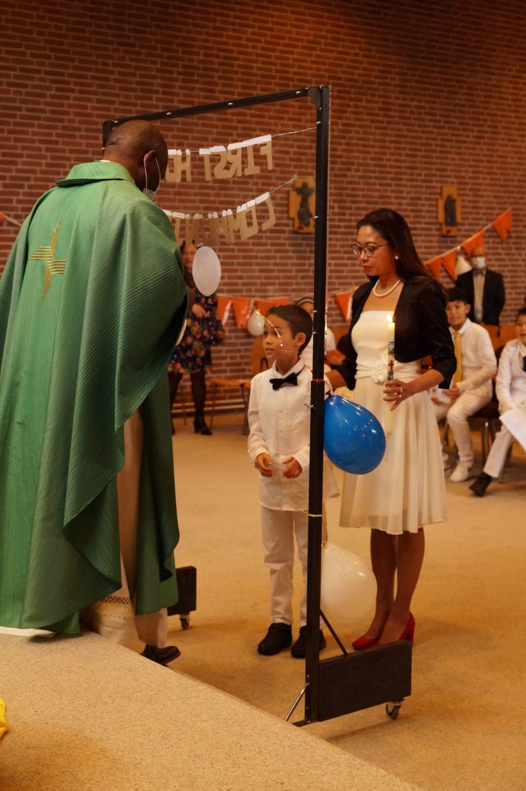Six children receive their first Holy Communion - FCC-Gouda