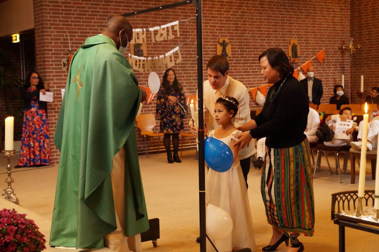 Six children receive their first Holy Communion - FCC-Gouda